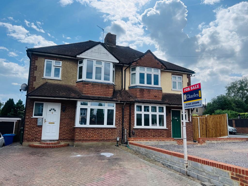 Orchard Way, Aldershot GU12 3 bed semi-detached house for sale - £425,000