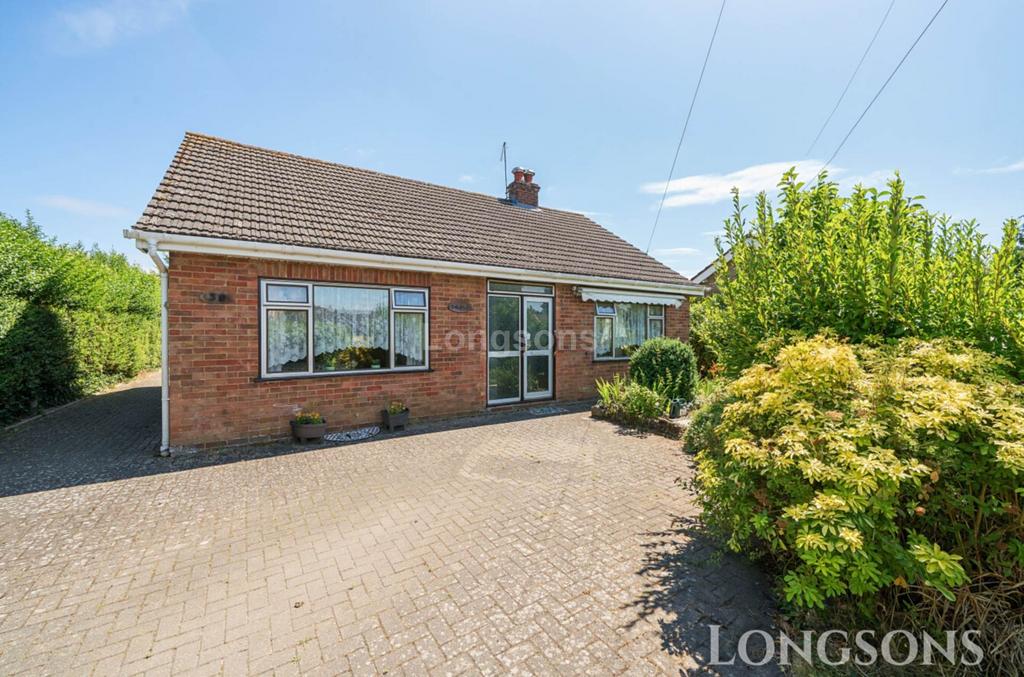 New Sporle Road, Swaffham 3 bed detached bungalow - £260,000