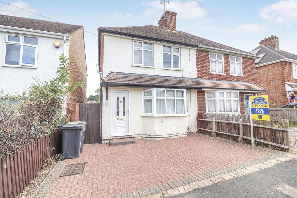 St. Margarets Avenue, Rushden NN10 2 bed semi-detached house - £249,900