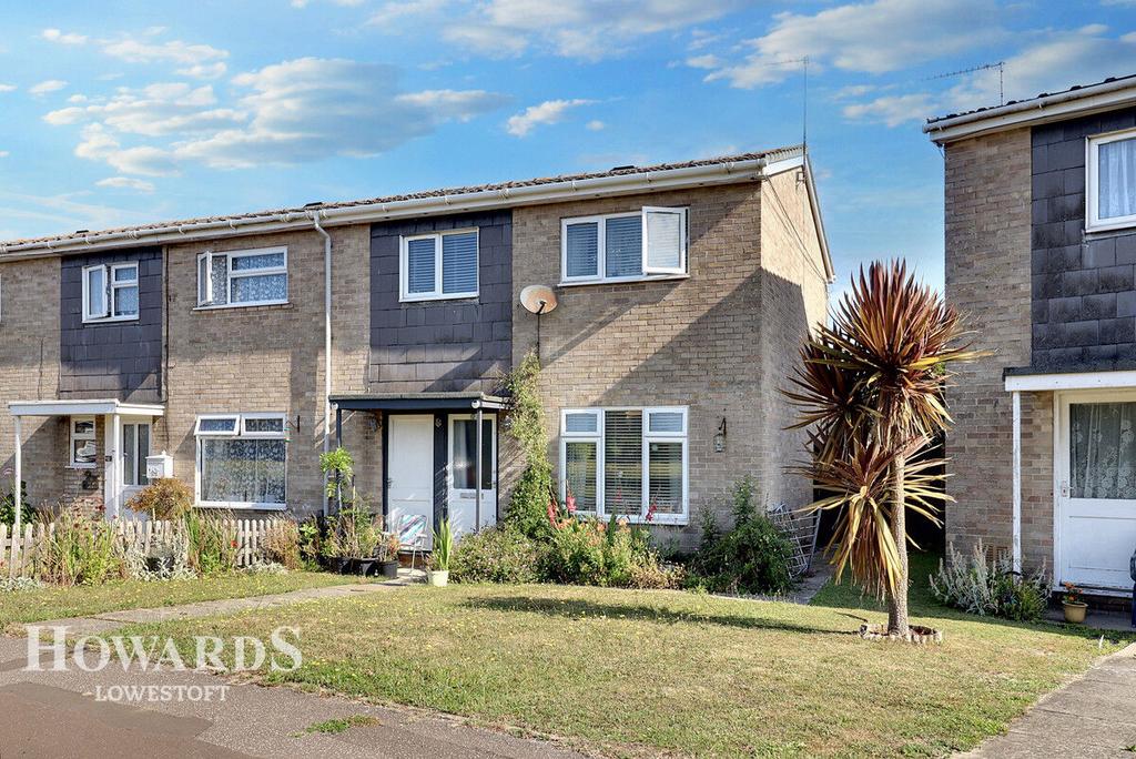 Frostenden Crescent, Lowestoft 3 bed end of terrace house - £160,000