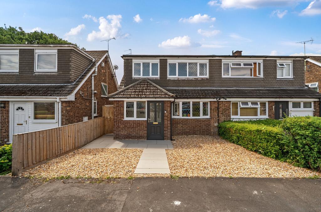 Maple Way, Dunstable LU6 3 bed semi-detached house for sale - £415,000