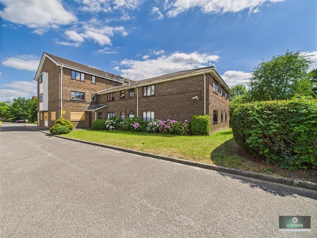 Brighton Road, Crawley RH10 1 bed flat - £165,000