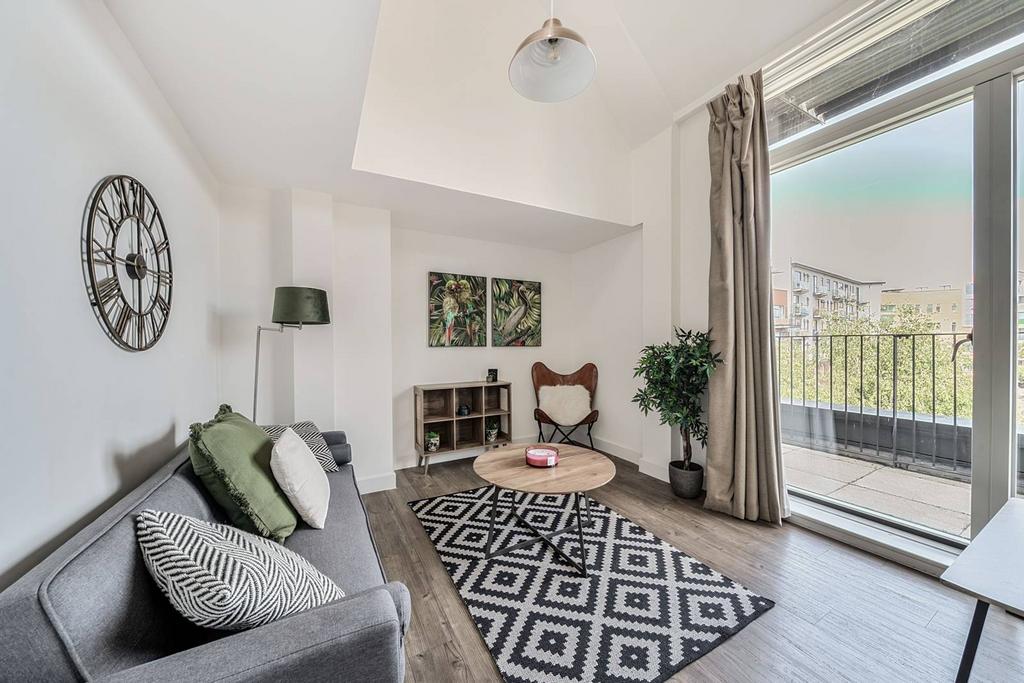 Milles Square, Brixton, London, SW9 2 bed flat - £575,000
