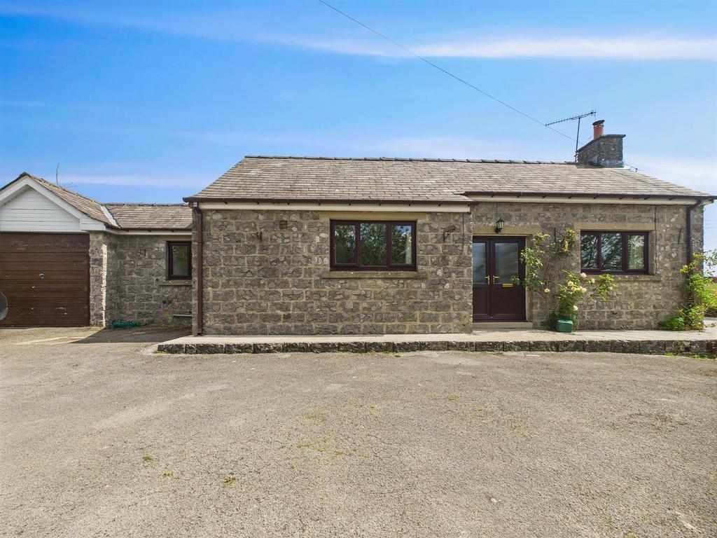 The Lodge, Tideswell, Buxton 3 bed detached bungalow to rent - £1,400 ...