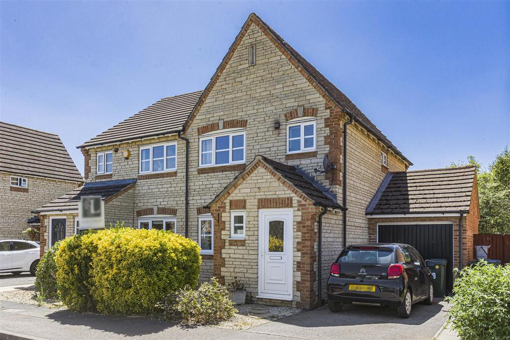 Campion Place, Bure Park, Bicester 3 bed semi-detached house - £395,000