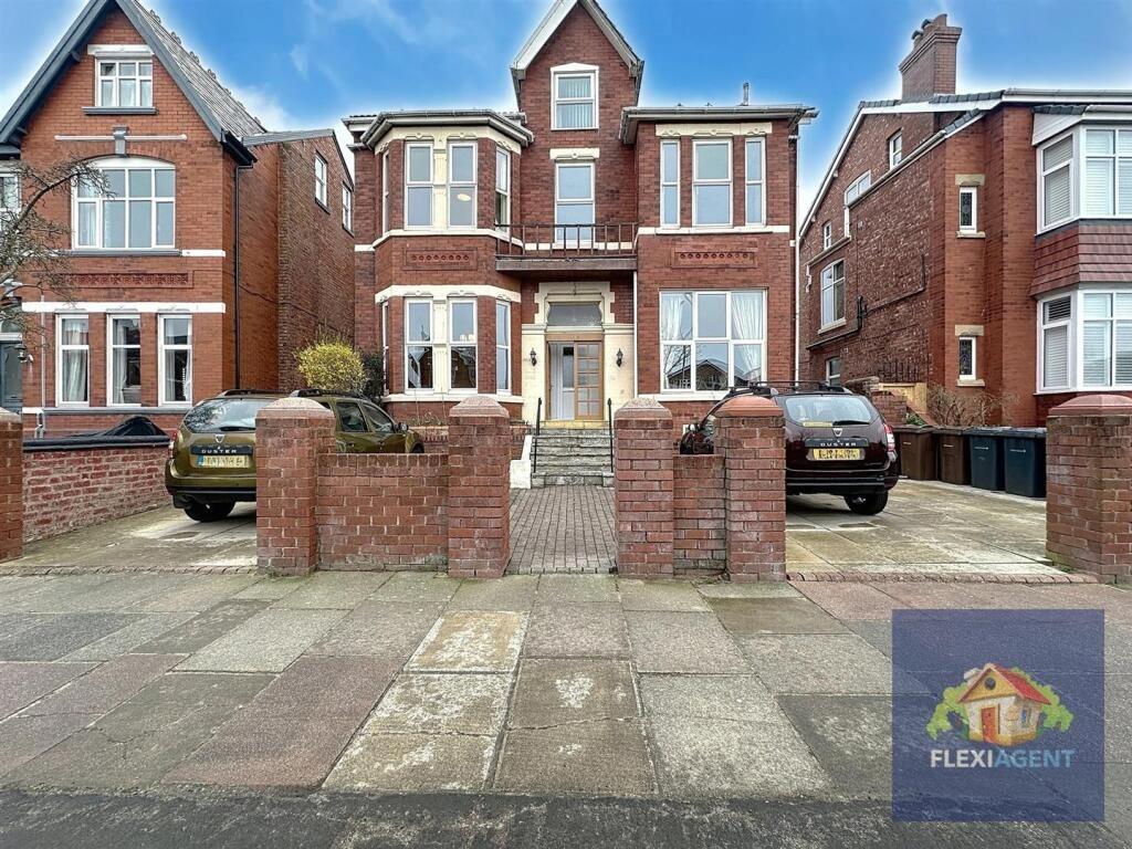Liverpool Road, Southport PR8 3 bed apartment - £160,000