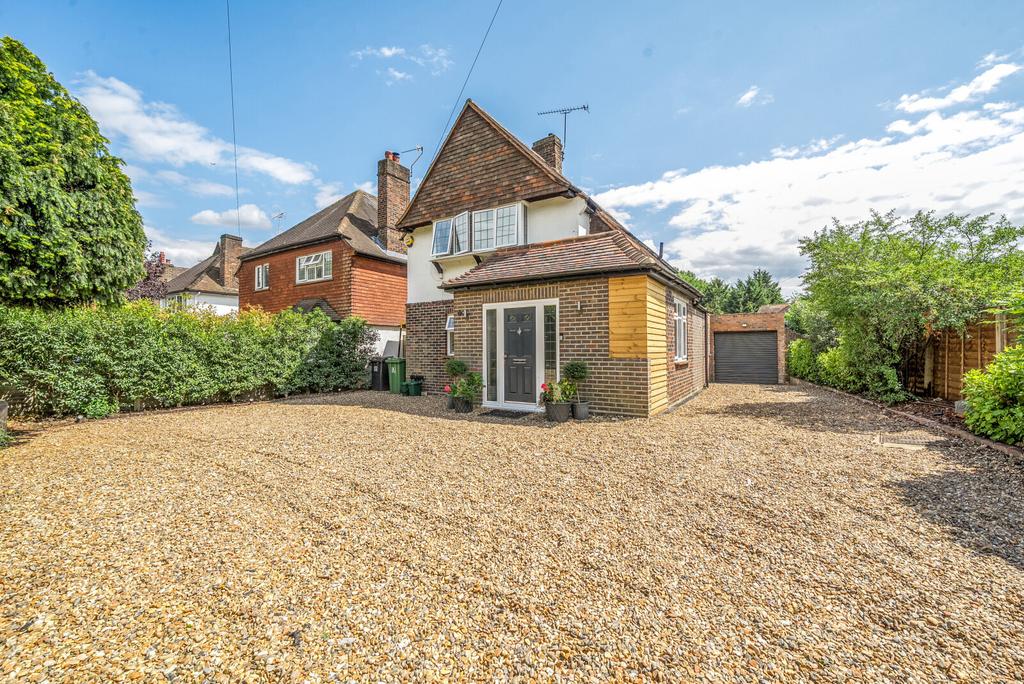 High Road, Byfleet, KT14 4 bed detached house - £750,000