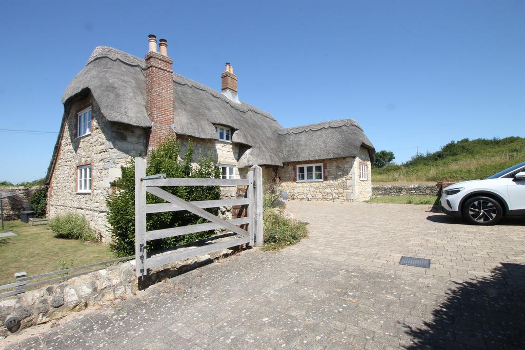 Sandown Road, Bembridge 3 bed farm house - £1,900 pcm (£438 pw)