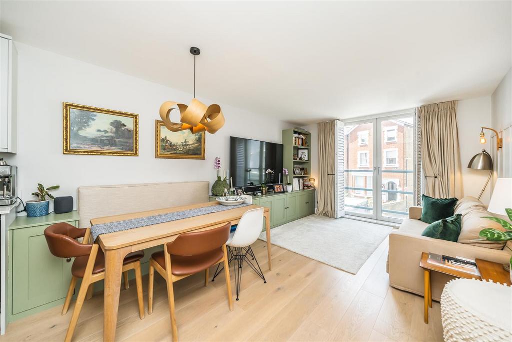 120 Wimbledon Hill Road, London SW19 2 bed flat for sale - £655,000