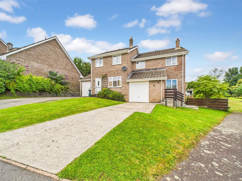 Treheath Road, Liskeard PL14 3 bed semi-detached house - £280,000