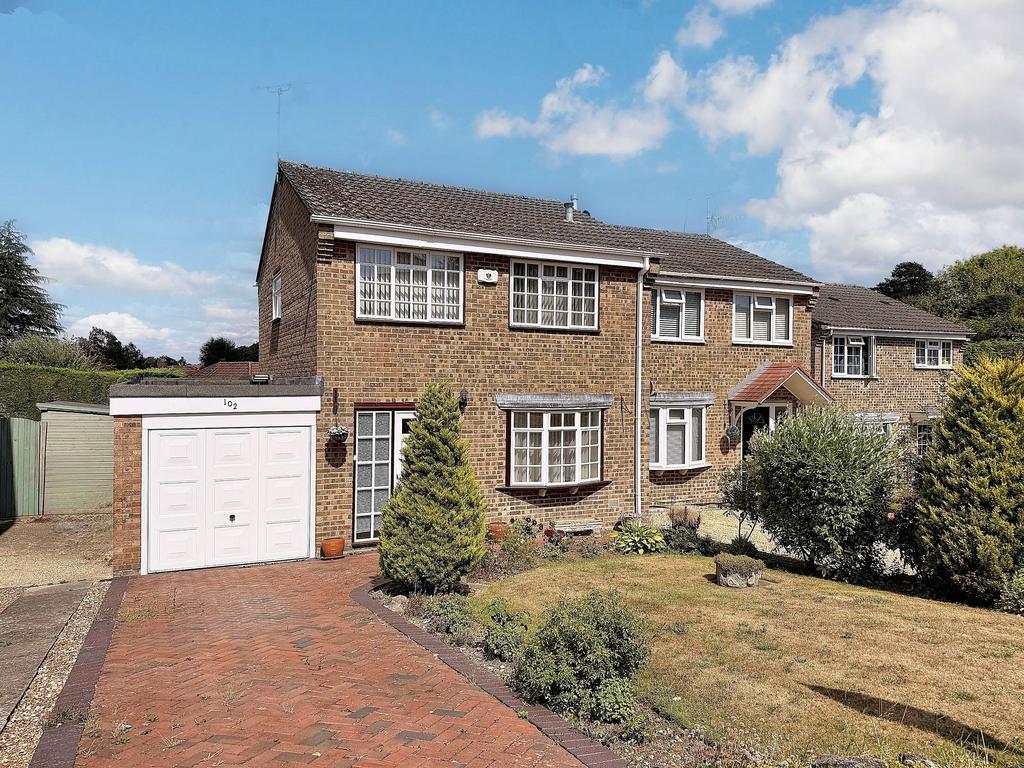 Whittington Close, Hythe, SO45 3 bed semi-detached house - £332,500