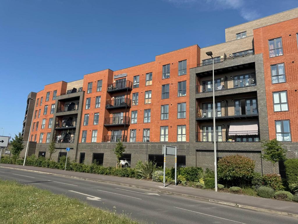 Nightingale Way, Reading 2 bed apartment - £1,550 pcm (£358 pw)