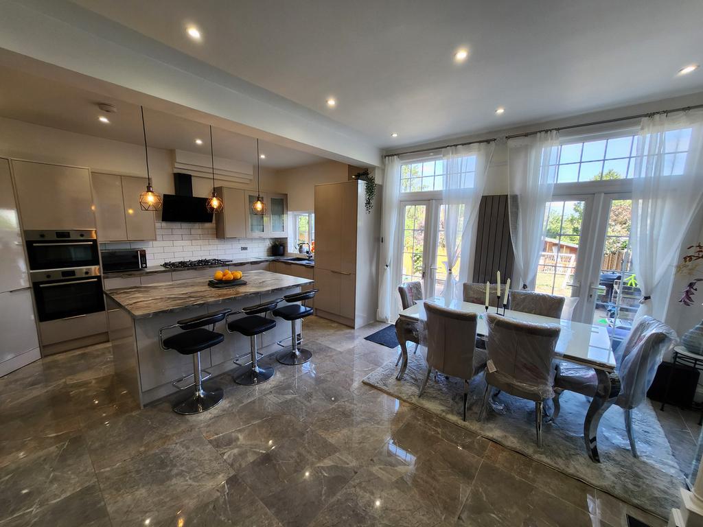 Catford SE6 4 bed semi-detached house for sale - £750,000