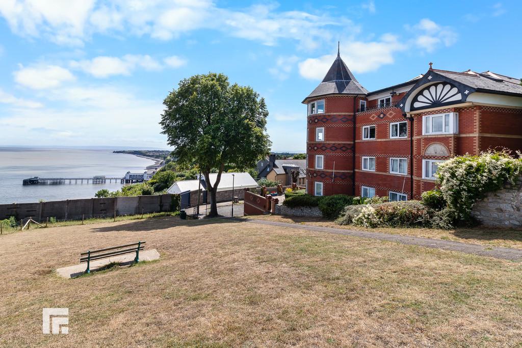Osbourne House, Penarth CF64 3 bed apartment - £399,950