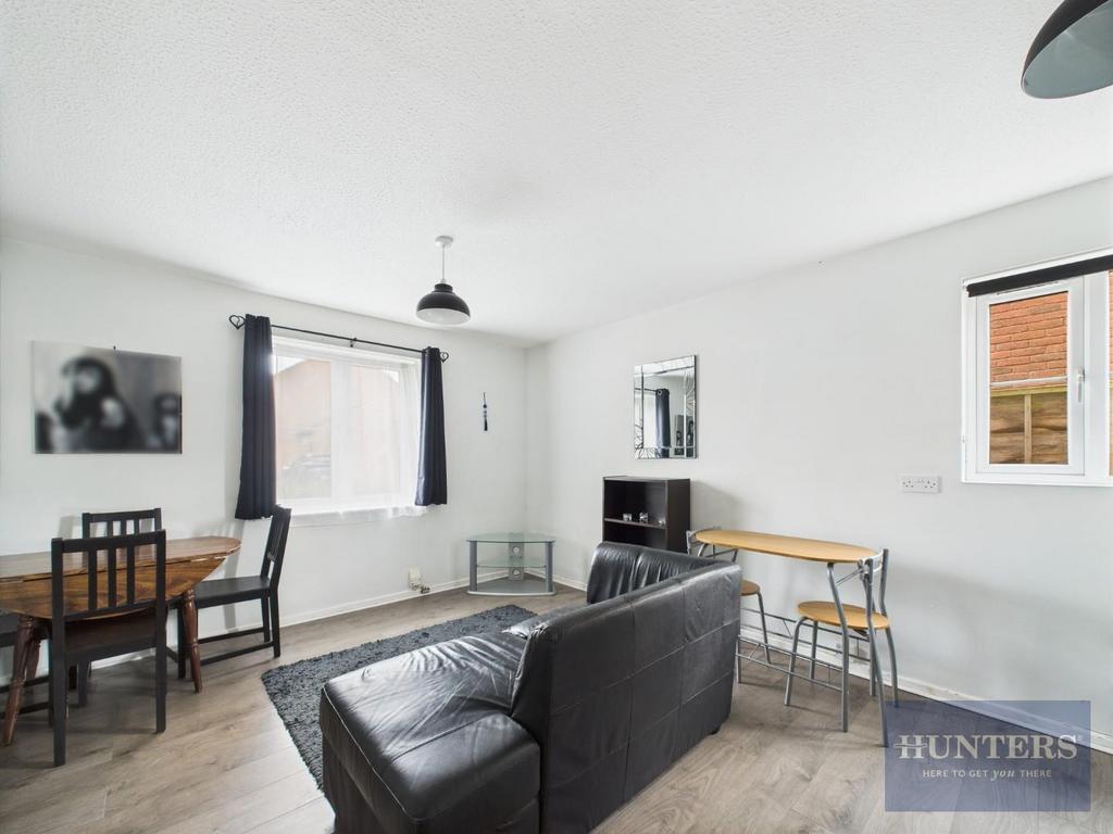 Rothermere Close, Up Hatherley... 1 bed flat - £140,000