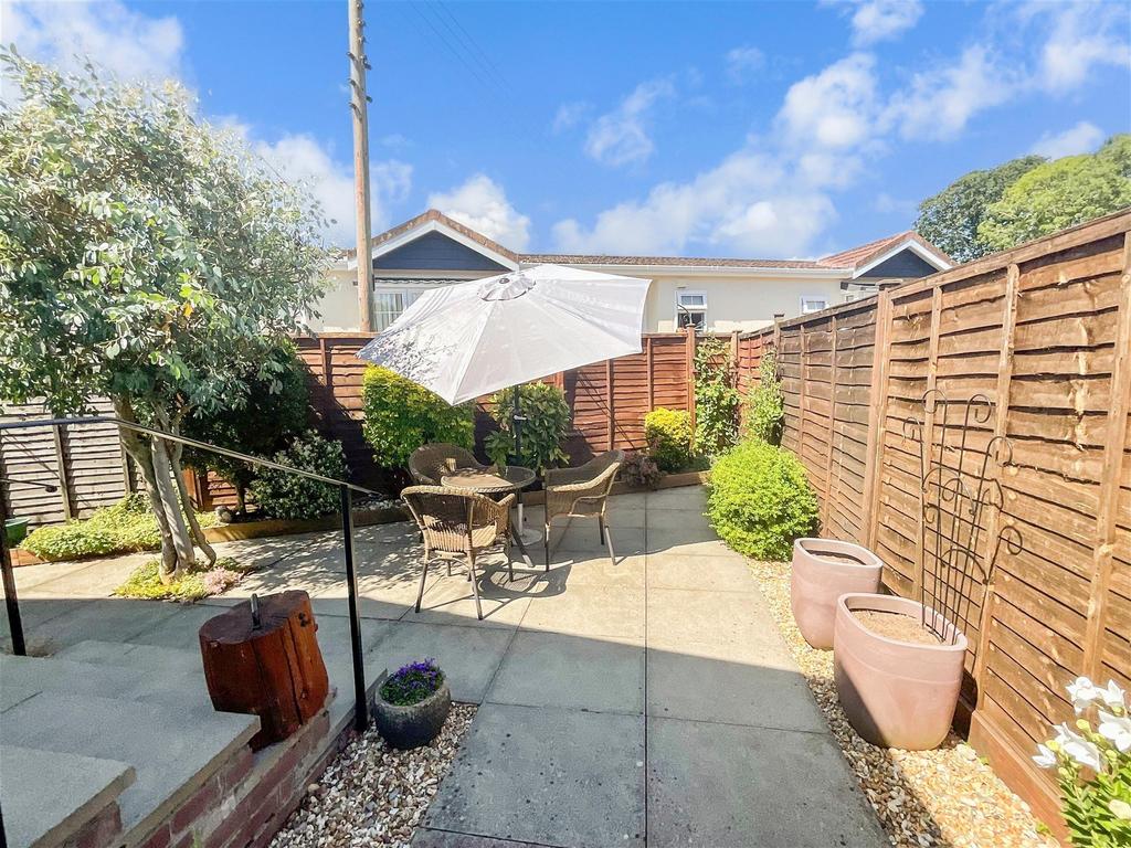 Willow Drive, Petersfield GU31 2 bed park home - £139,000