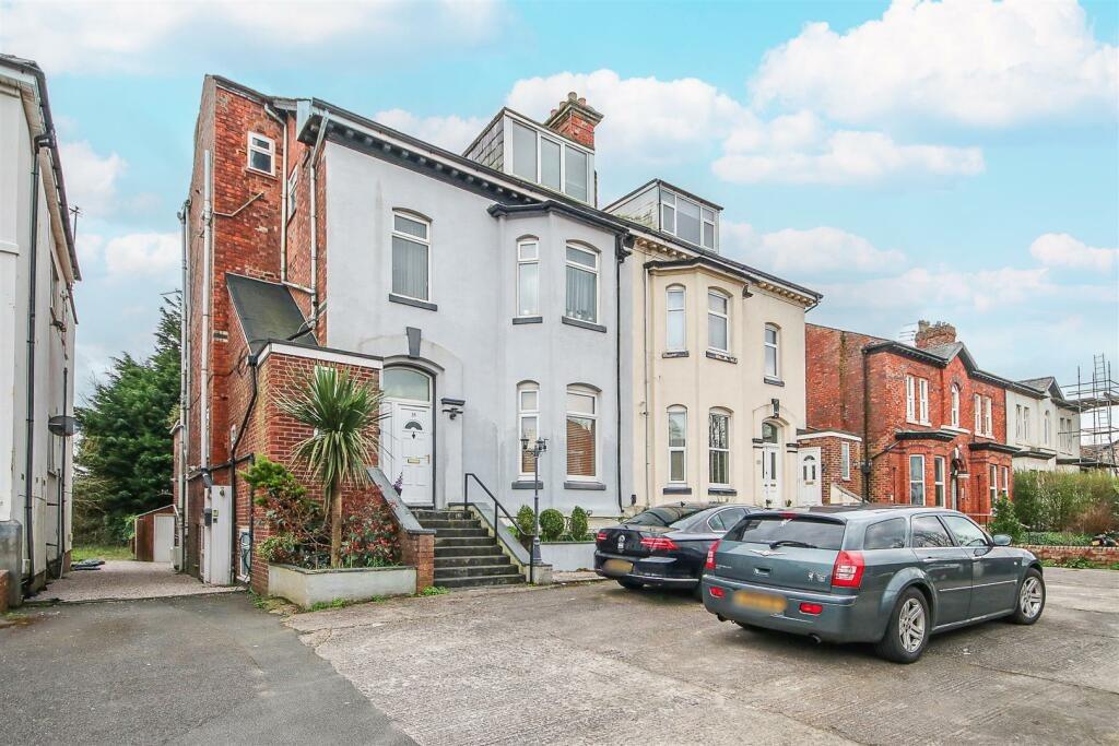 35 Part Street, Merseyside PR8 2 bed apartment for sale - £90,000