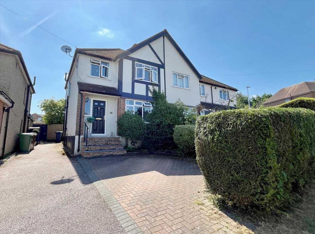 Wayside Avenue, Bushey, WD23. 3 bed semi-detached house - £599,950