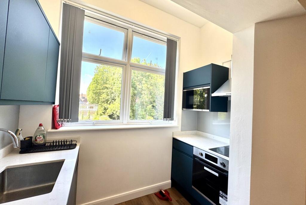 Fitzjohns Ave, London NW3 Studio - £1,495 pcm (£345 pw)