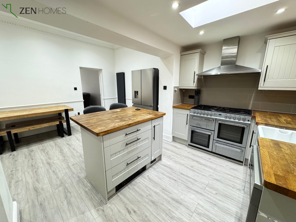 Mutton Lane, Potters Bar EN6 2 bed maisonette to rent - £2,550 pcm (£ ...