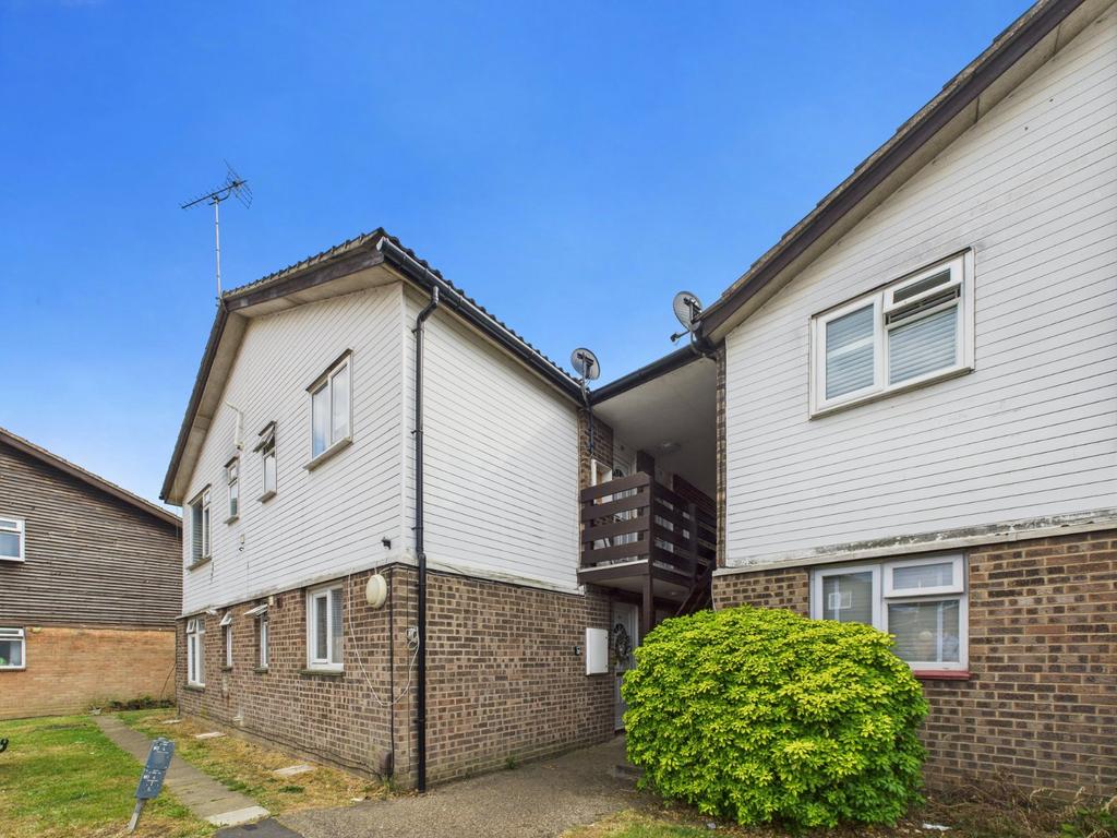 Holmedale, Slough, Berkshire, SL2 1 bed apartment to rent - £1,200 pcm ...
