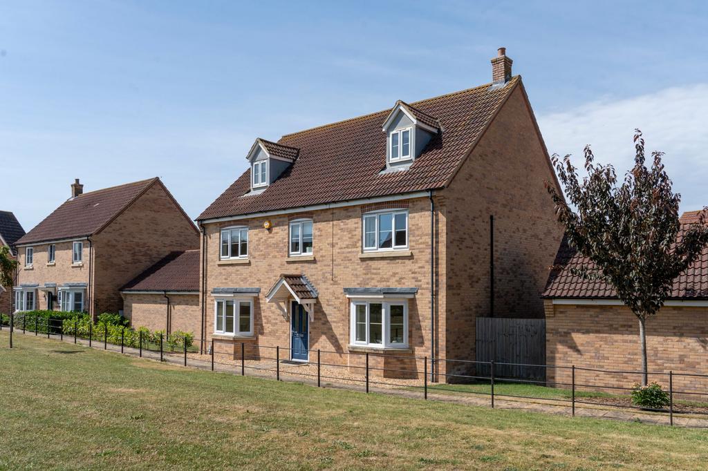 Garwood Drive, Longstanton, CB24 5 bed detached house - £625,000