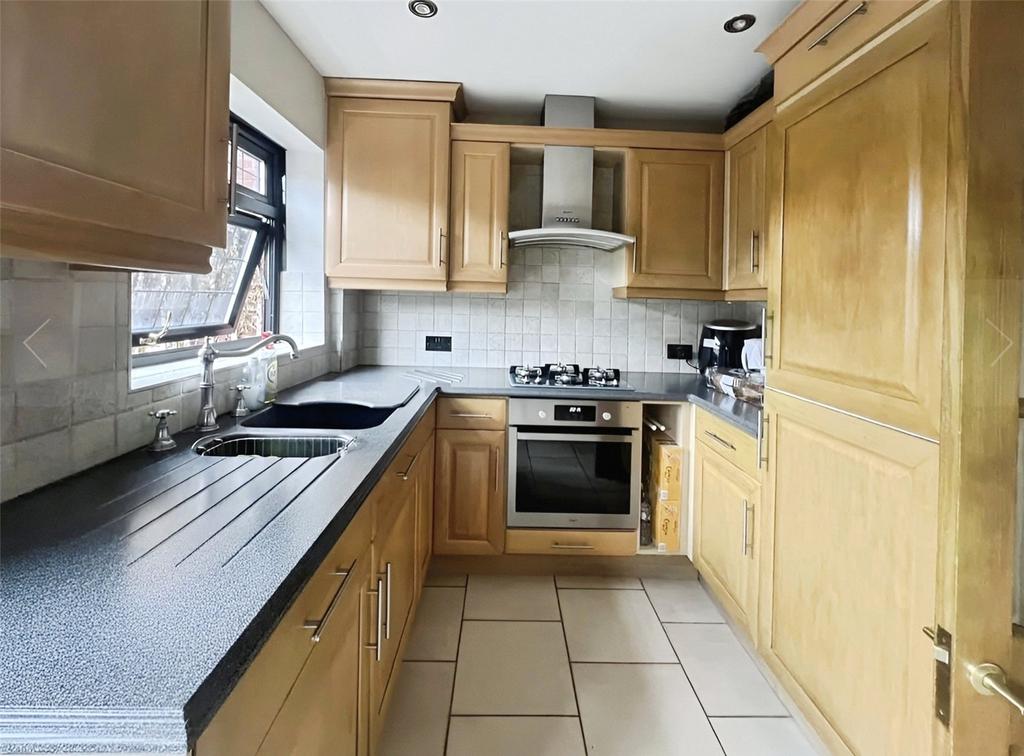 Randolph Grove, Chadwell Heath, RM6 3 bed end of terrace house to rent ...