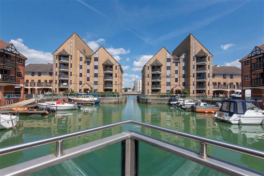 Emerald Quay, Shoreham-By-Sea BN43 2 bed flat for sale - £250,000
