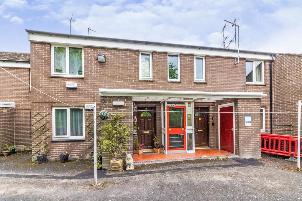Longley Hall Grove, South Yorkshire S5 1 bed apartment - £750 pcm (£173 pw)