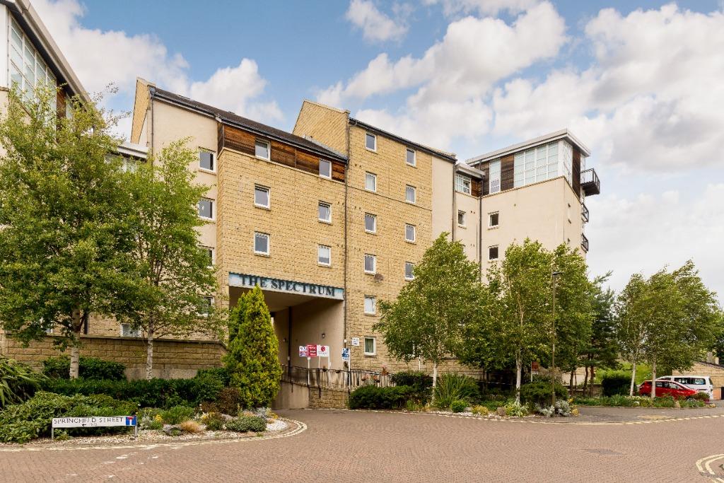 Springfield Street, Leith Walk... 2 bed flat - £1,400 pcm (£323 pw)