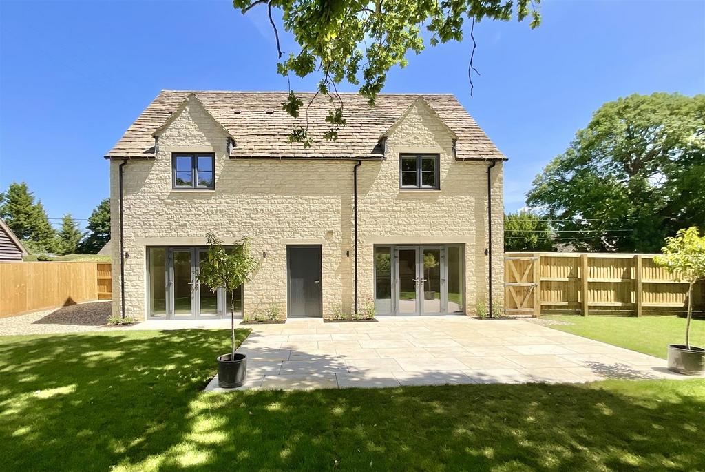 Upper Minety 3 bed detached house for sale - £675,000
