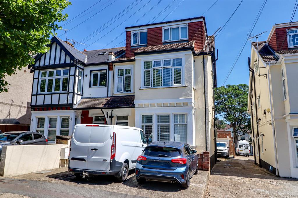 Manor Road, Westcliff-On-Sea SS0 1 bed flat for sale - £210,000