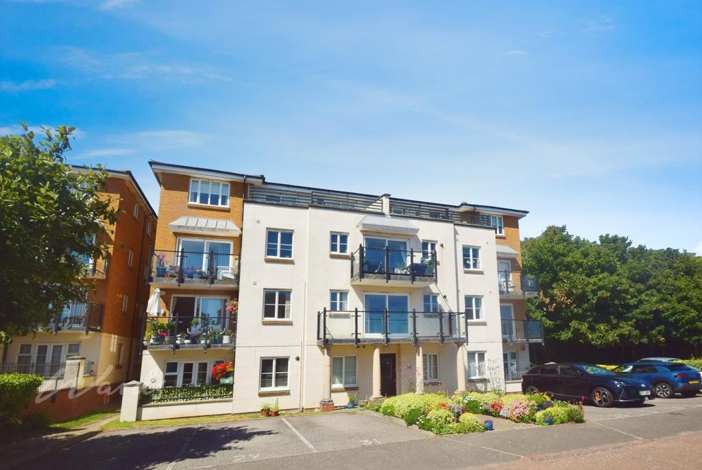 Lower Corniche Hythe CT21 2 bed apartment to rent - £1,400 pcm (£323 pw)