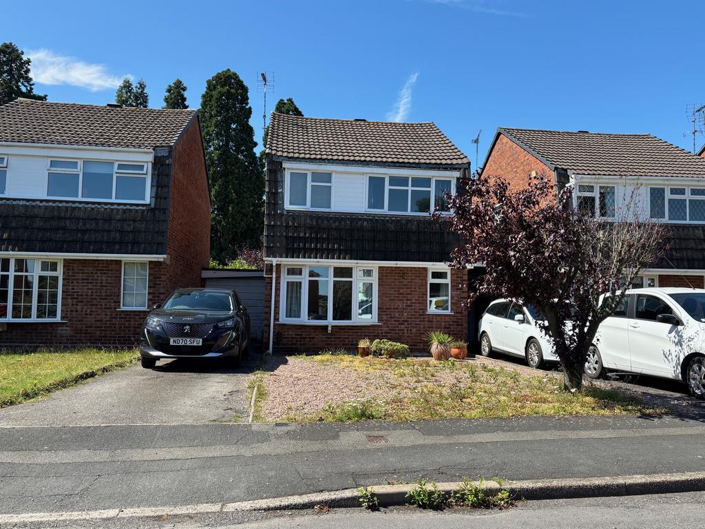 Larchfields, Cherryfields, Stone, ST15 3 bed detached house - £1,250 ...