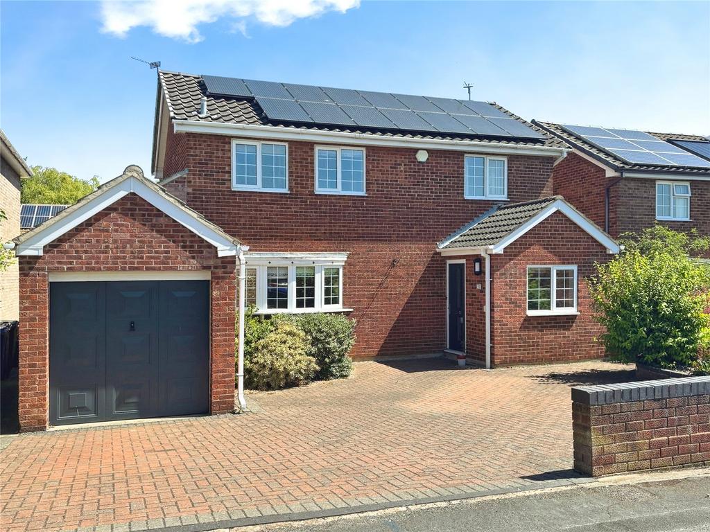 Bellerby Road, Doncaster DN6 4 bed detached house for sale - £250,000