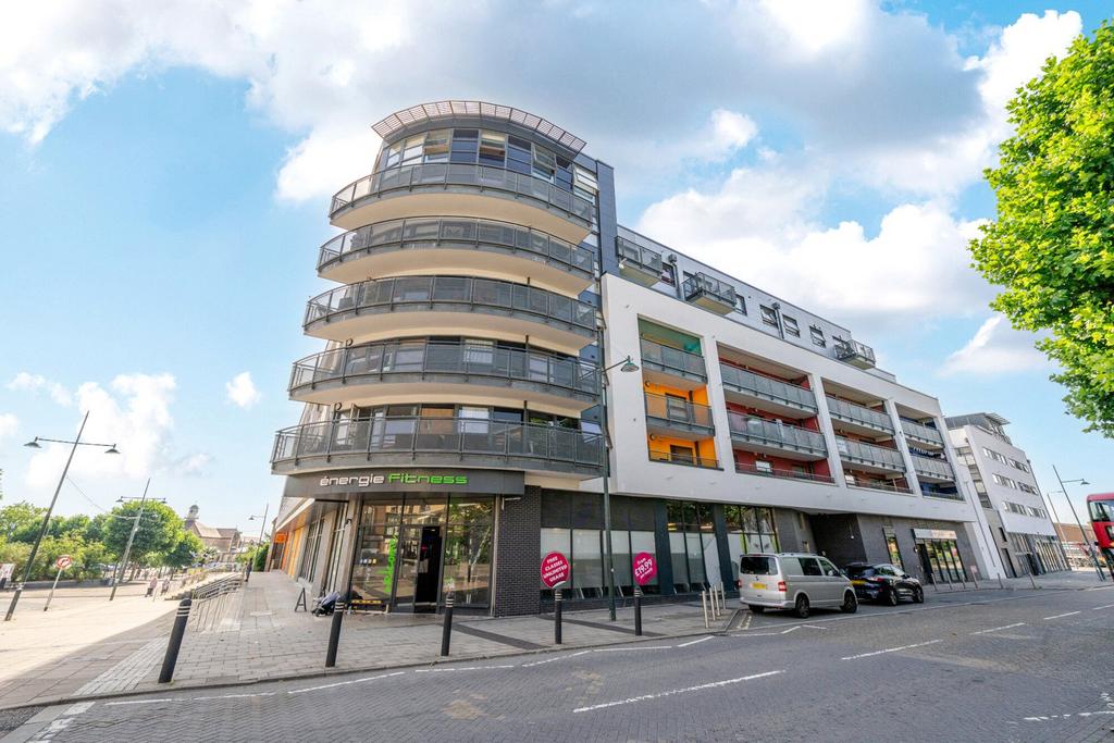 High Street, Erith 2 bed apartment for sale - £67,500
