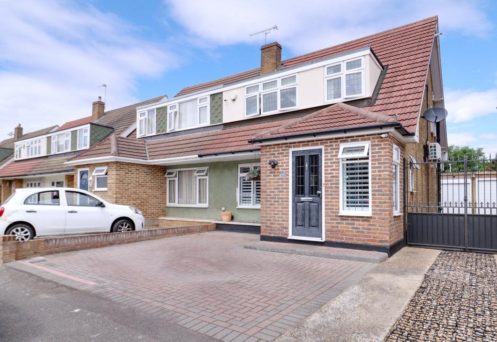 Abbots Close, Rainham RM13 3 bed semi-detached house - £500,000