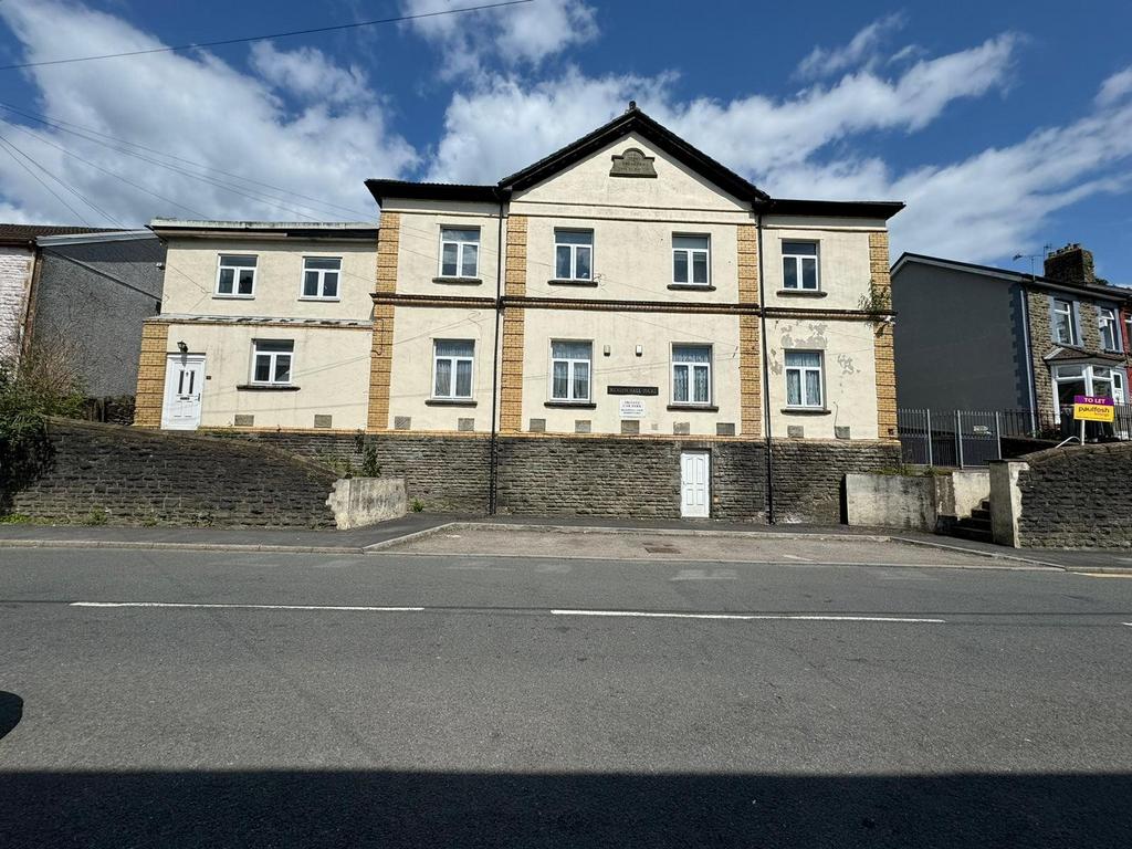 Meadow Hall Court, Caerphilly Road... 1 bed flat to rent - £550 pcm (£ ...