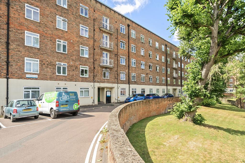 Sydenham Hill, London 3 bed apartment for sale - £300,000