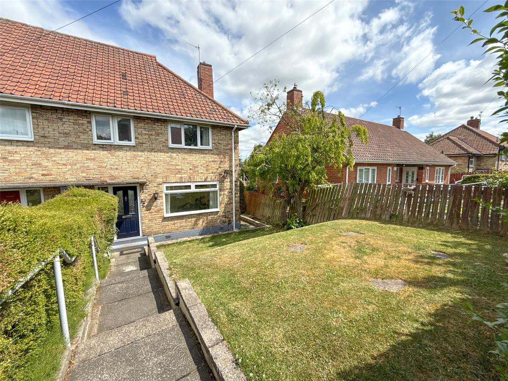 Pennine Gardens, Lobley Hill, NE11 2 bed end of terrace house - £135,000