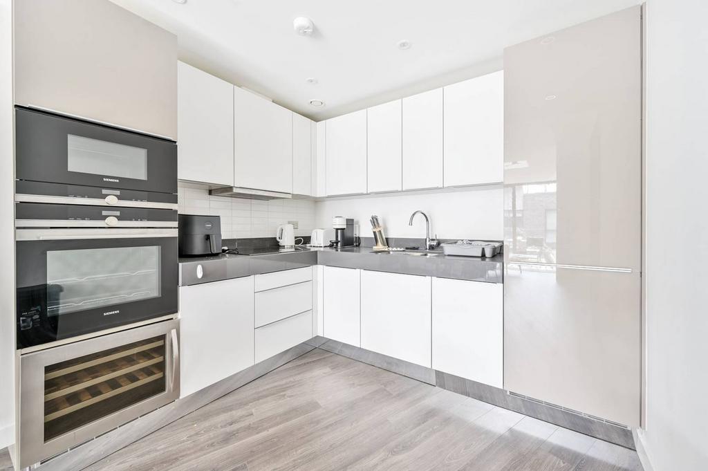 Aldgate, Aldgate, London, E1 1 bed flat - £3,684 pcm (£850 pw)