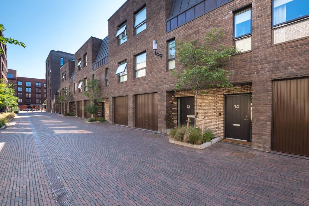 Forbes Lane, Hackney Wick, London, E20 3 bed terraced house for sale ...