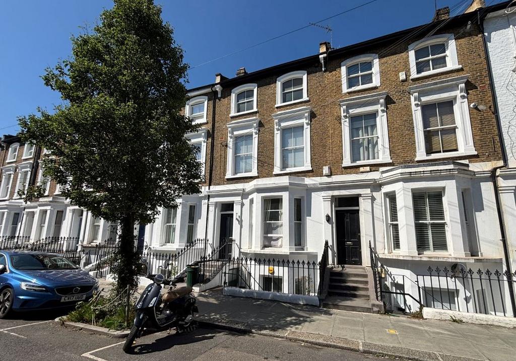 Flat D, 21 Overstone Road, London... 2 bed flat for sale - £275,000