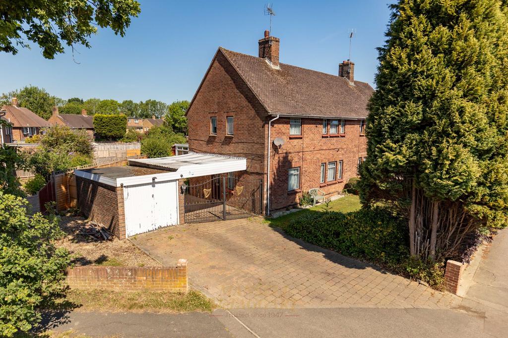 The Dingle, Crawley RH11 3 bed semi-detached house - £420,000