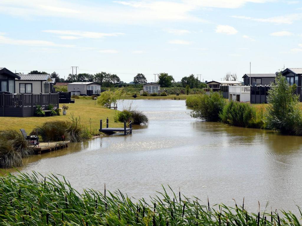 Bewholme East Yorkshire 2 bed static caravan for sale - £26,750