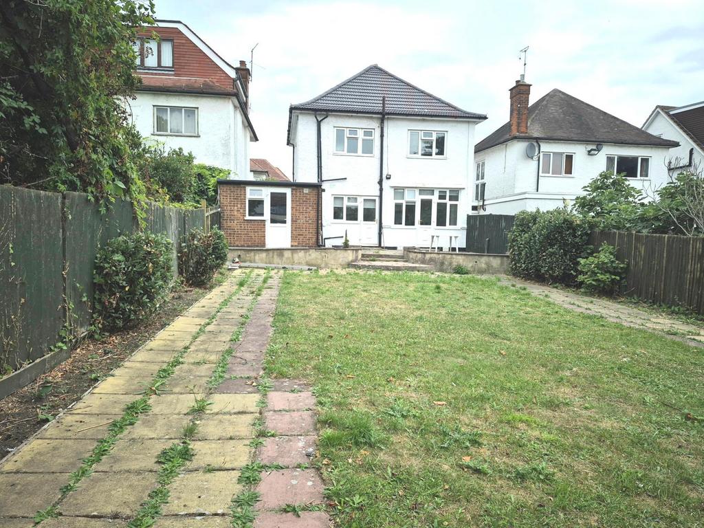 Hendon, London, NW4 4 bed semi-detached house - £3,600 pcm (£831 pw)