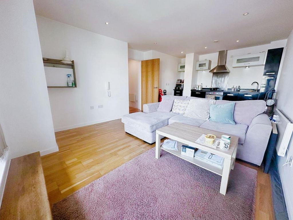 Gateway East, Marsh Lane, Leeds 2 bed apartment - £1,100 pcm (£254 pw)