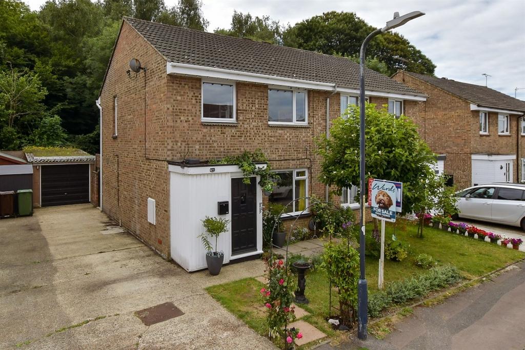 Betsham Road, Maidstone ME15 3 bed semi-detached house for sale - £221,500