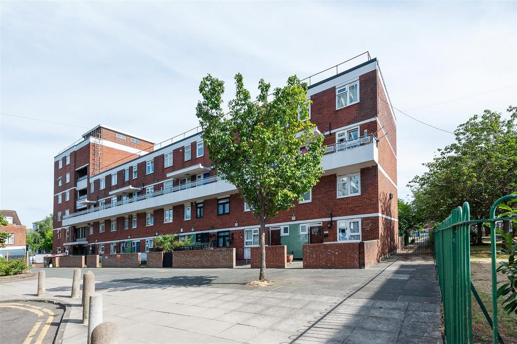 Fellows Court, Weymouth Terrace, London 3 bed flat - £3,000 pcm (£692 pw)