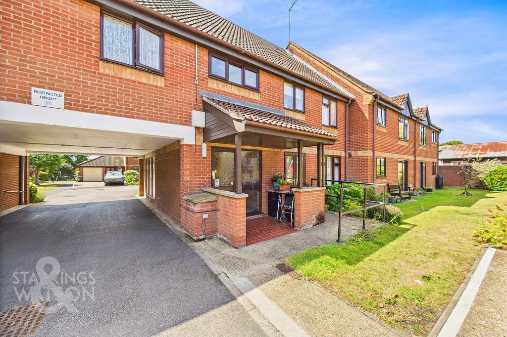 Parkside Court, Diss 2 bed flat for sale - £165,000